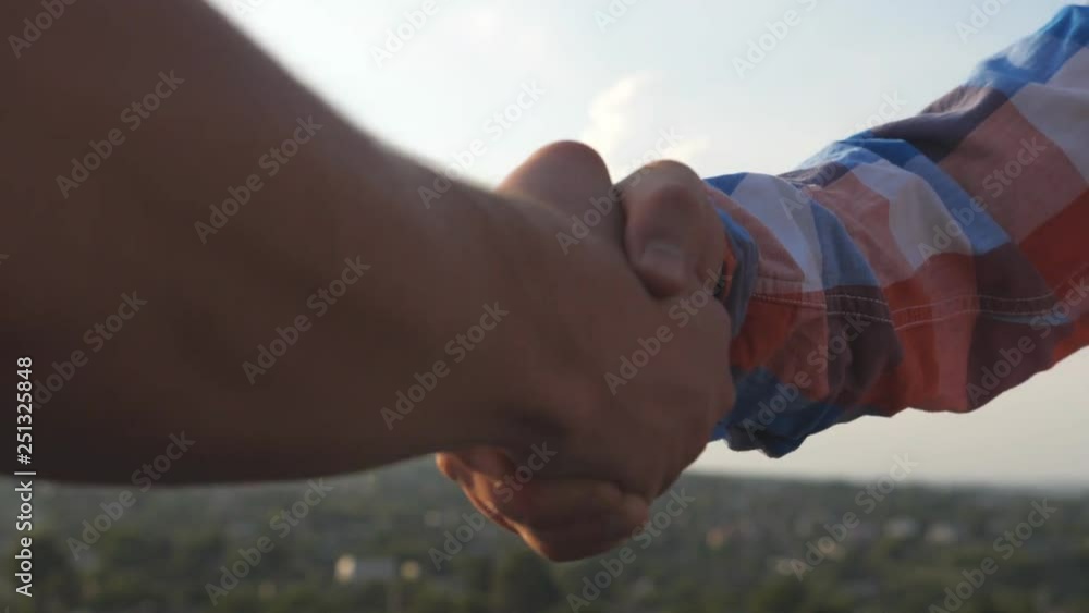 Vidéo Stock Friendly handshake of two unrecognizable men on cityscape ...