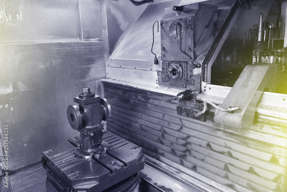 CNC machine automatically changes the nozzle for work. The CNC machine ...