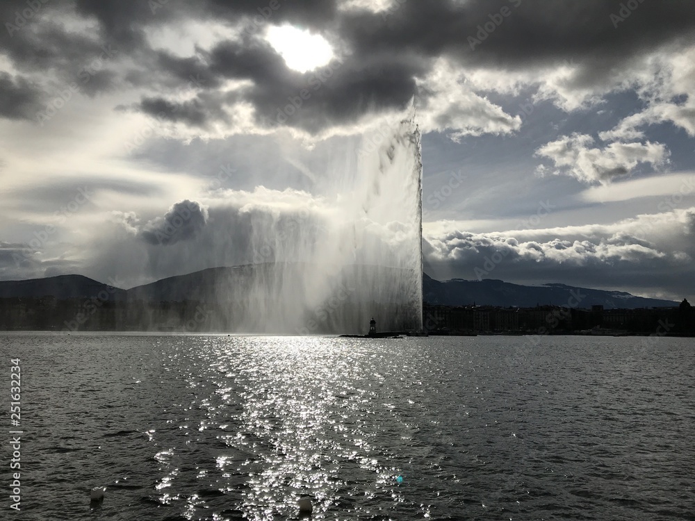"Jet d'Eau" / Fontäne in Genf/Geneve (Schweiz) Stock Photo | Adobe Stock