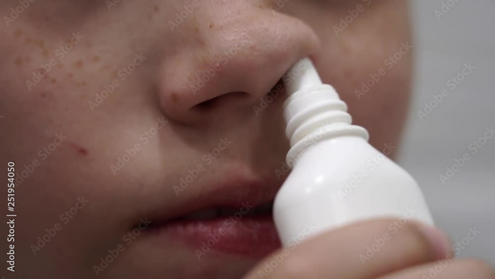 Angina, Mom Applies Medical Sprayer, child opens his mouth, Inhalation ...
