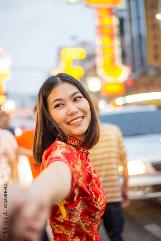 Foto de Beautiful women in Chinese suit leading man hand to travel in ...