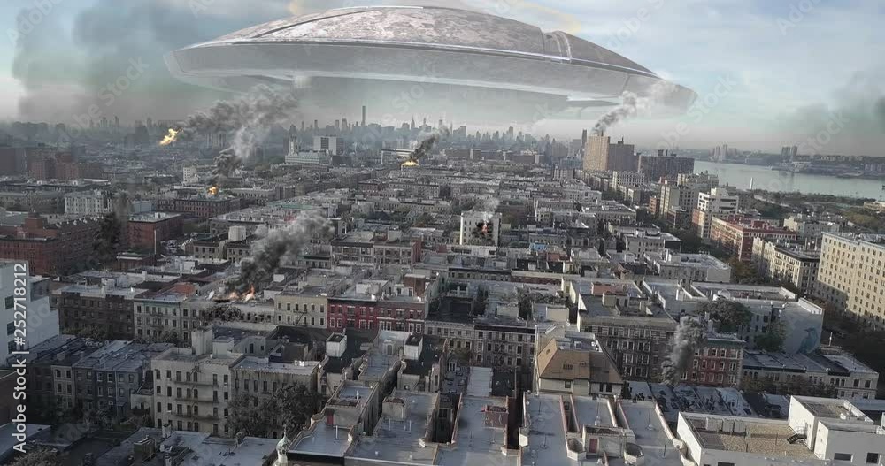 Vidéo Stock Alien Spaceship Invasion over Destroyed New York ...