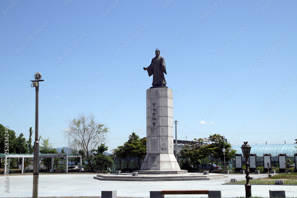 Statue of King Gwanggaeto the great, also known as Gwanggaeto the great ...