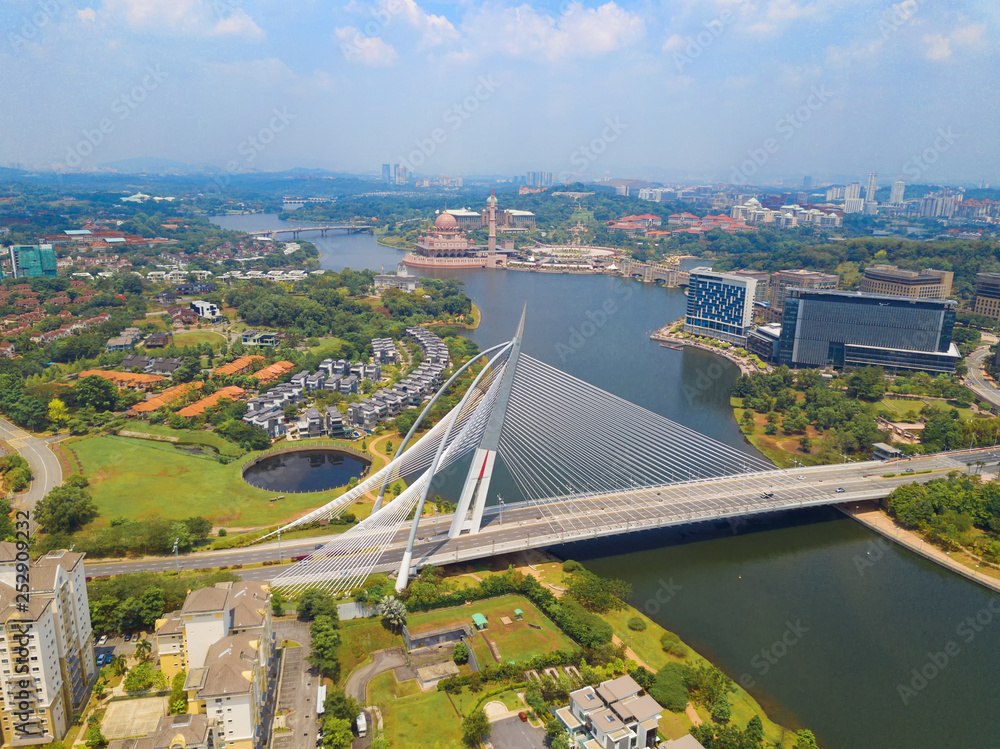 Seri Wawasan Bridge or Putra Bridge and Putrajaya Lake with blue sky ...
