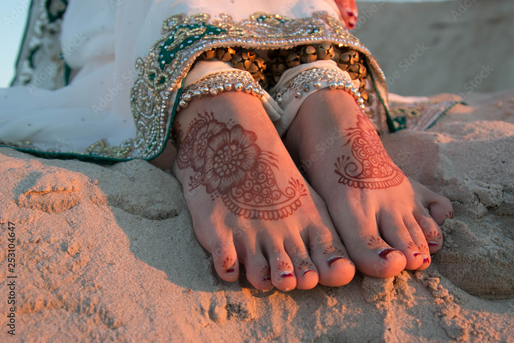 Feet painted with henna. Indian girl's legs. Mehendi Stock Photo ...