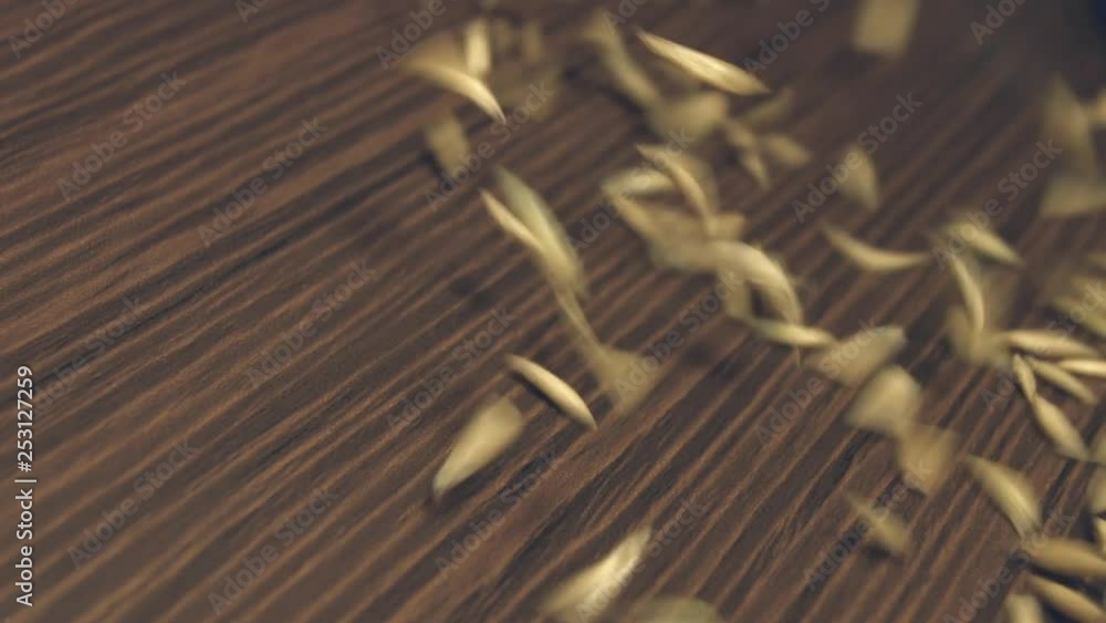 Vidéo Stock Oats in shell on brown wooden ecological background. 2 ...