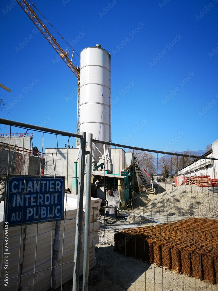 chantier de construction - silo à ciment Stock Photo | Adobe Stock