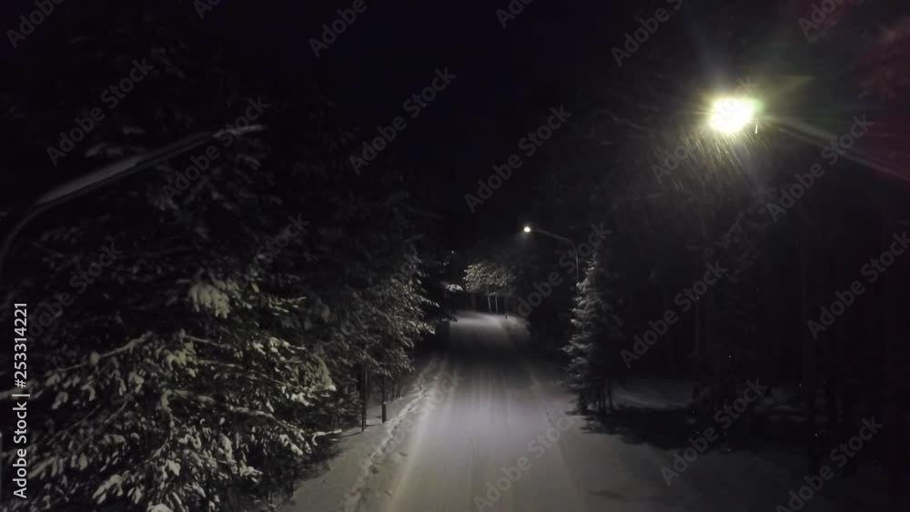 Vídeo do Stock: Park path at night in snow. Clip. Top view of bright ...