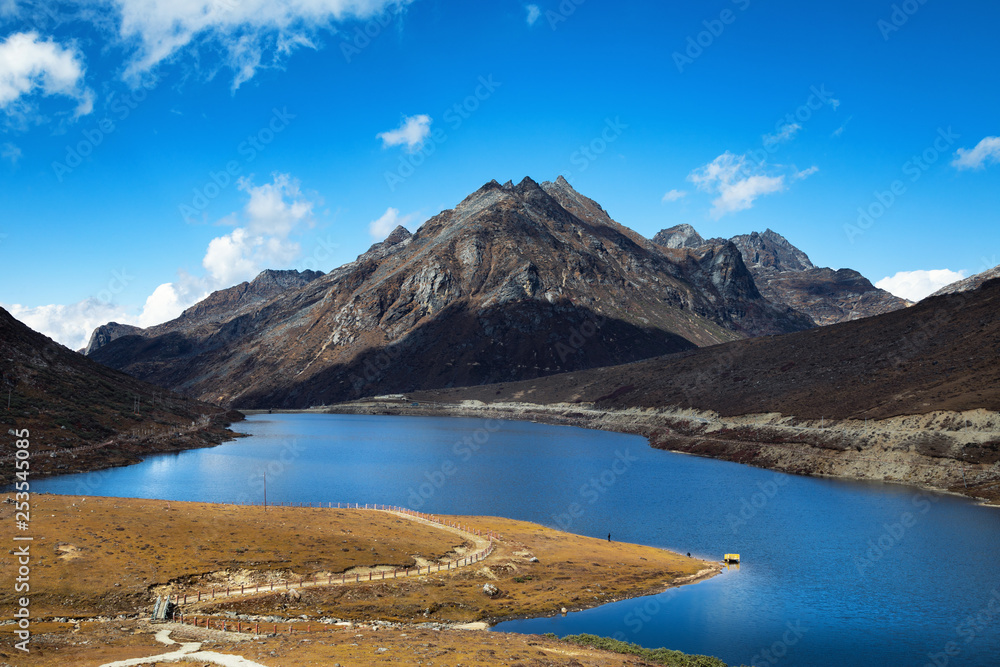 The beautiful lake and its reflection at Sela Pass in Arunachal Pradesh ...