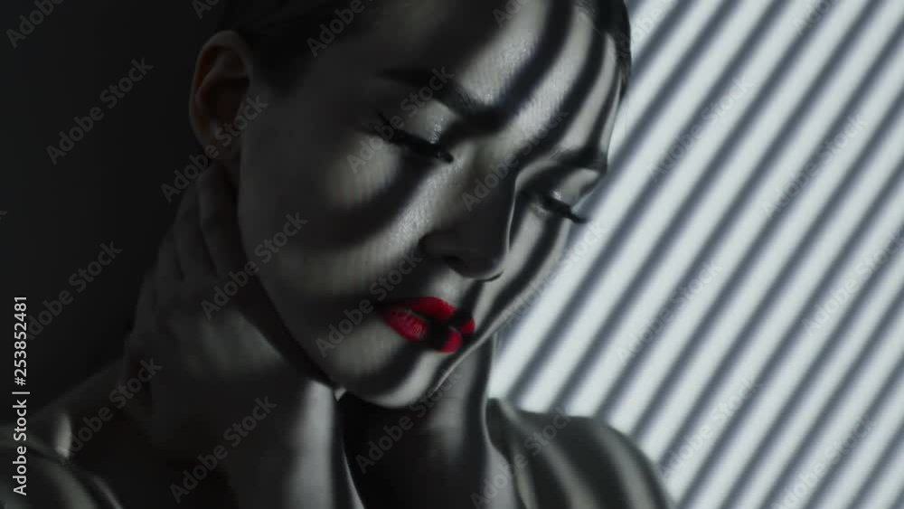 Stockvideo Projection of black and white lines on girl’s face. Close up ...