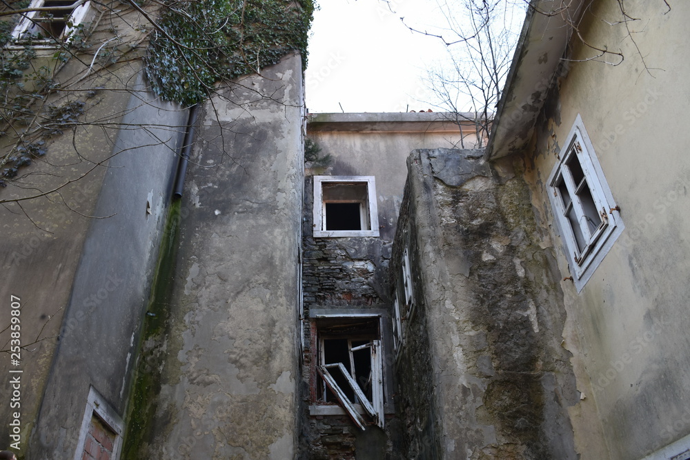 Fotografia do Stock: Hotel, Triest, Obelisco, Italien, geschlossen ...