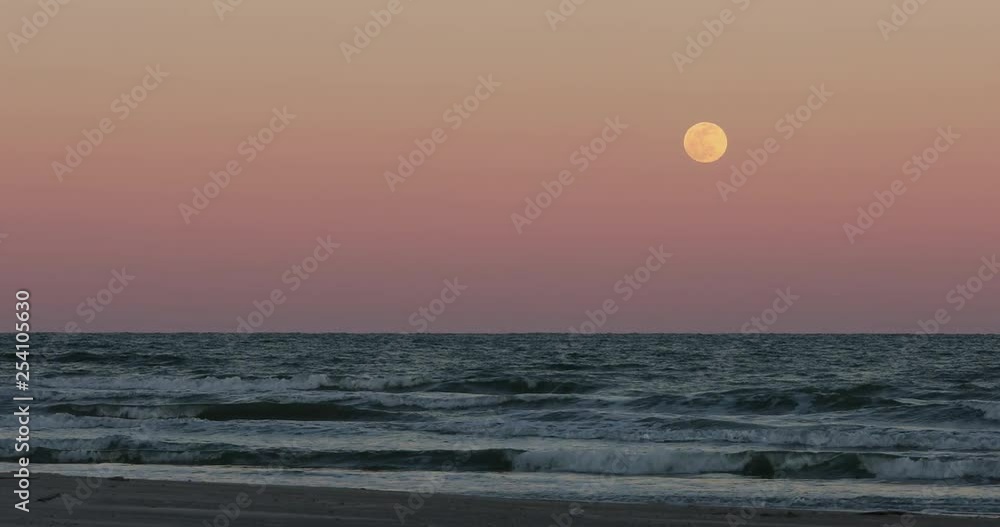 Beautiful sunset full moon Texas Beach. Beautiful southern Texas, Gulf ...