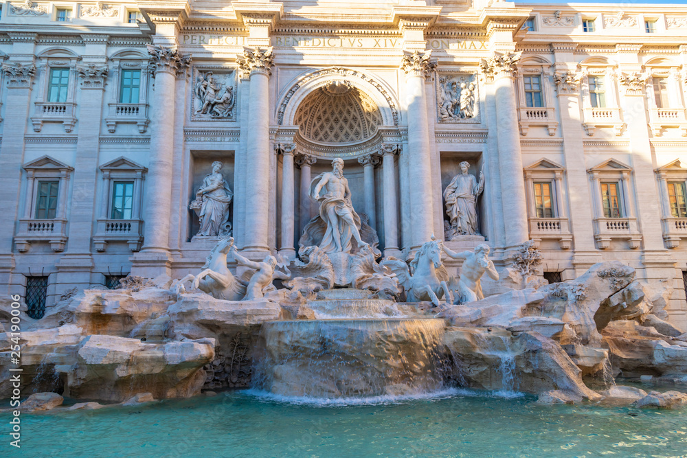 Foto de Trevi Fountain in Rome, the largest Baroque fountain in Rome ...