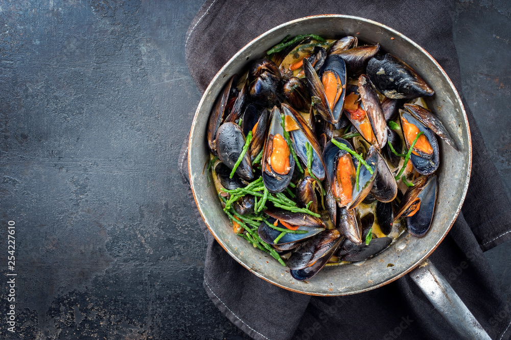Traditional barbecue Italian blue mussel in white wine creme sauce with ...