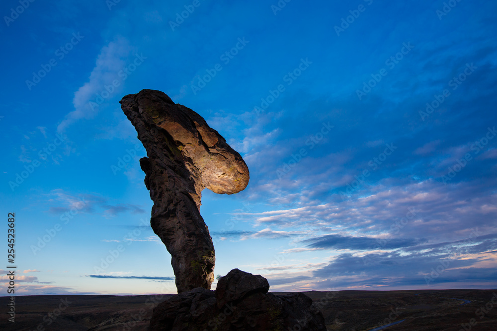 The unique, 40-ton Balanced Rock at Balanced Rock State Park in ...