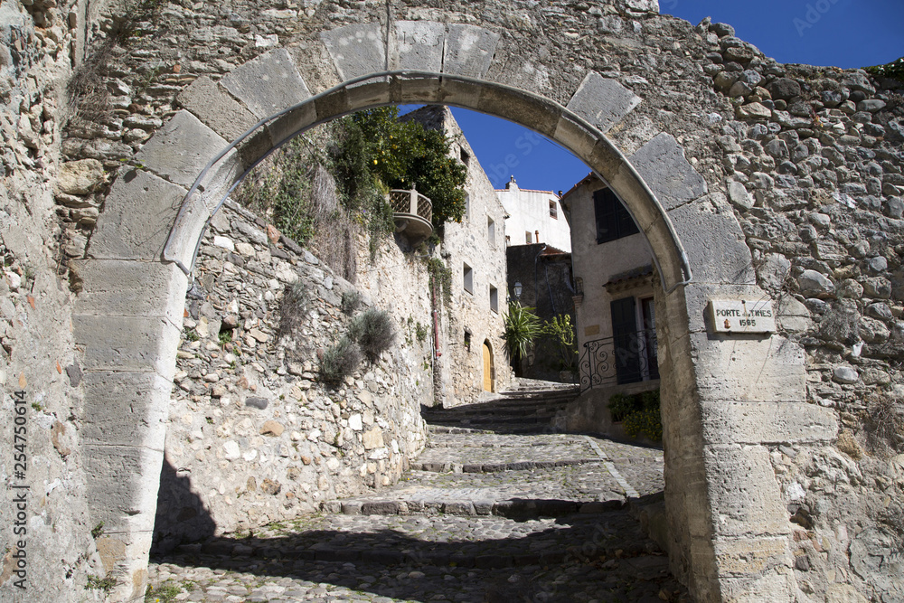 Archway in the French village of Biot on the French Riviera Stock Photo ...