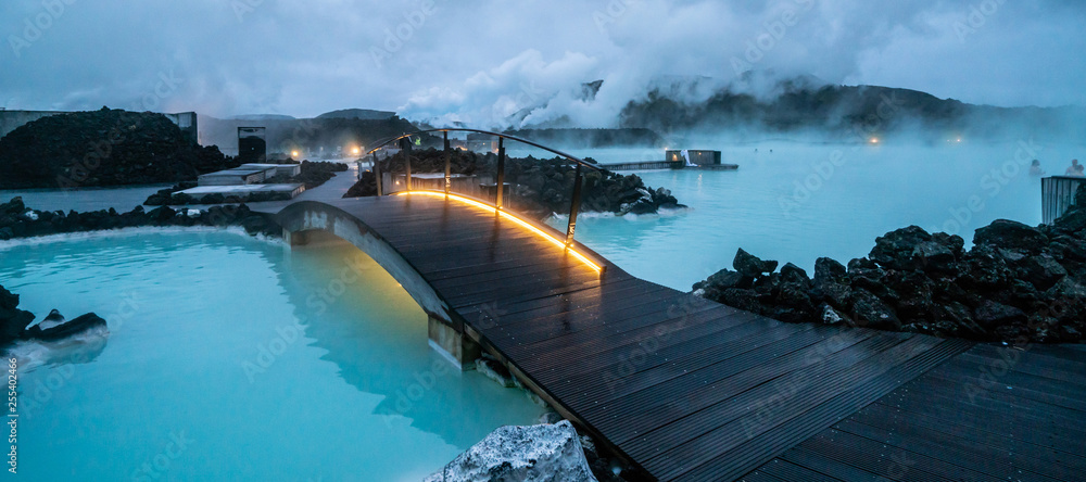 Foto de Reykjavik, Iceland - July 4, 2018: Beautiful geothermal spa ...