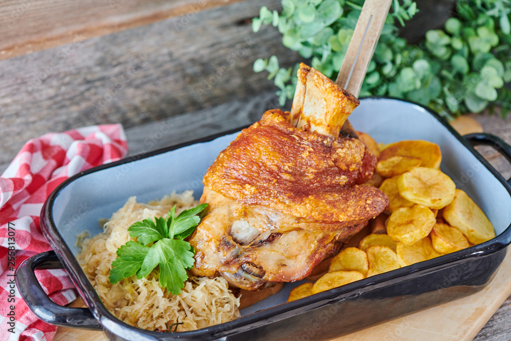 Schweinehaxe Schweinshaxe Oktoberfest Biergarten German Wirtshaus Essen ...