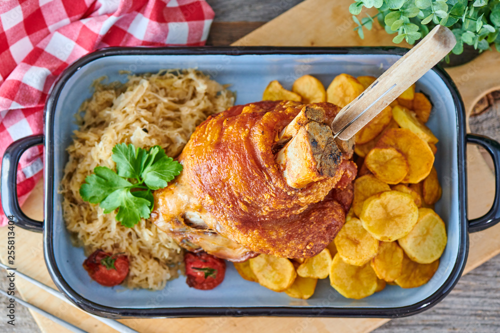 Schweinehaxe Schweinshaxe Oktoberfest Biergarten German Wirtshaus Essen ...