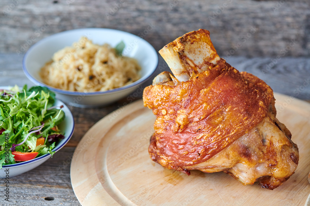 Schweinehaxe Schweinshaxe Oktoberfest Biergarten German Wirtshaus Essen ...