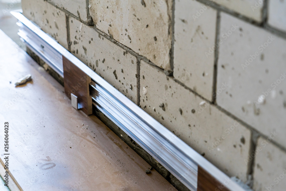 installation of hidden skirting Board at the initial stage of finishing ...
