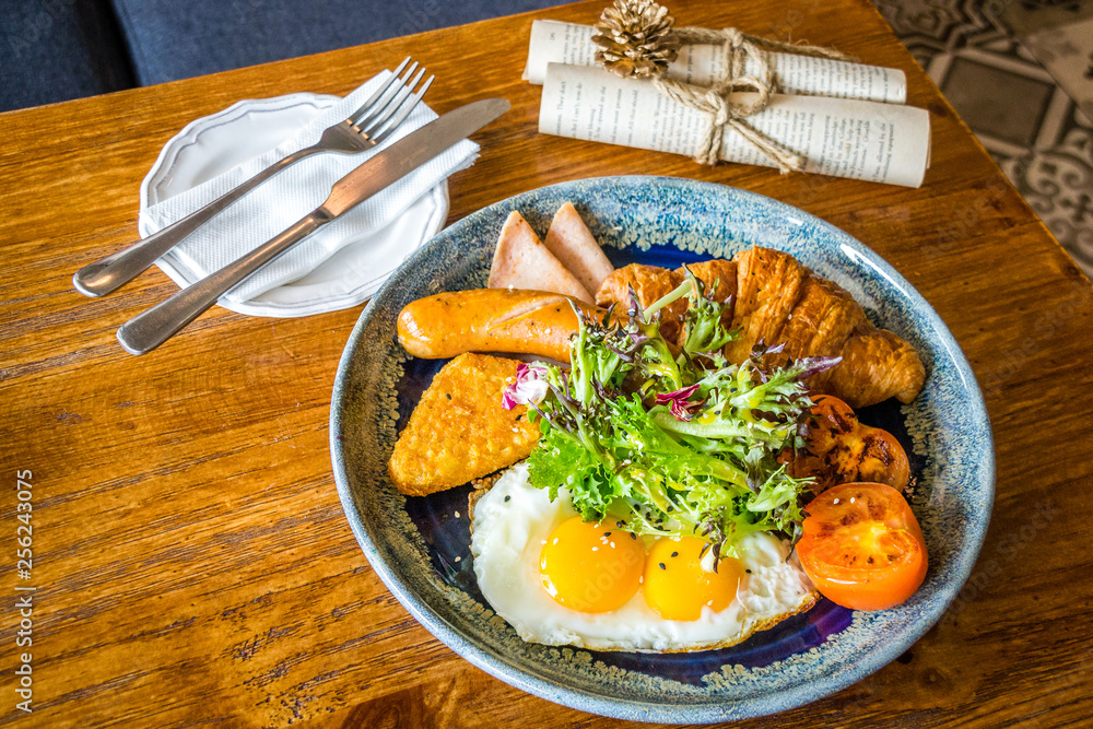 Big breakfast set with chicken ham, jumbo beef sausage, croissant ...