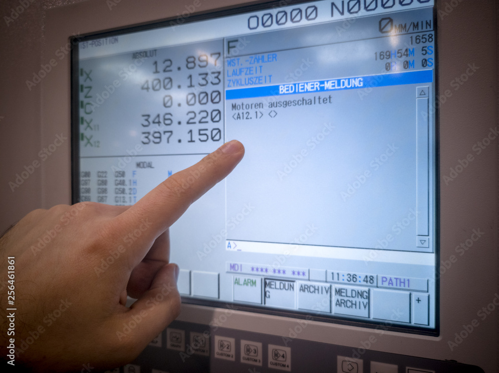 Fanuc bedienung an einem Touchpanel mit Finger Steuerung Stock Photo ...