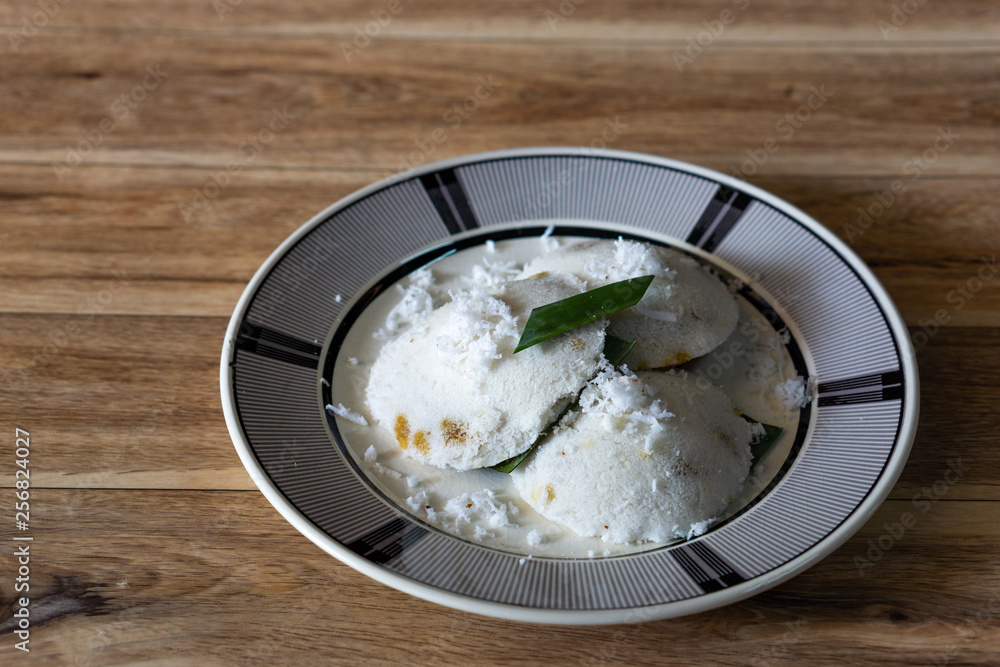 Foto de "Putu Piring" is traditional Malaysia dessert made from coconut ...