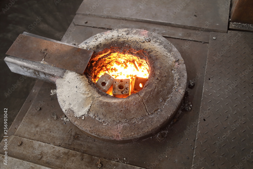 Foundry Process-Process Of Melting Metals At High Temperatures In ...