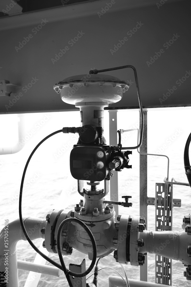 Level control valve open or closed by command form level transmitter ...