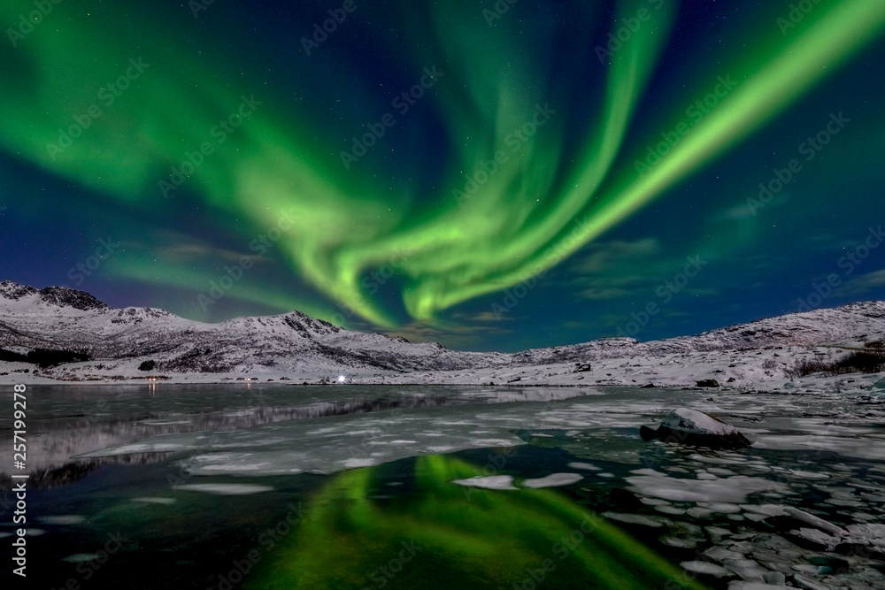 The northern lights, Norway, the Lofoten islands around the town of ...