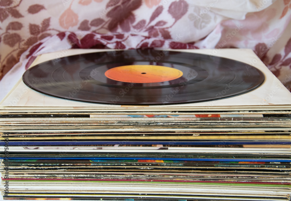 Música vintage en formato long play de vinilo iniciada en el siglo ...