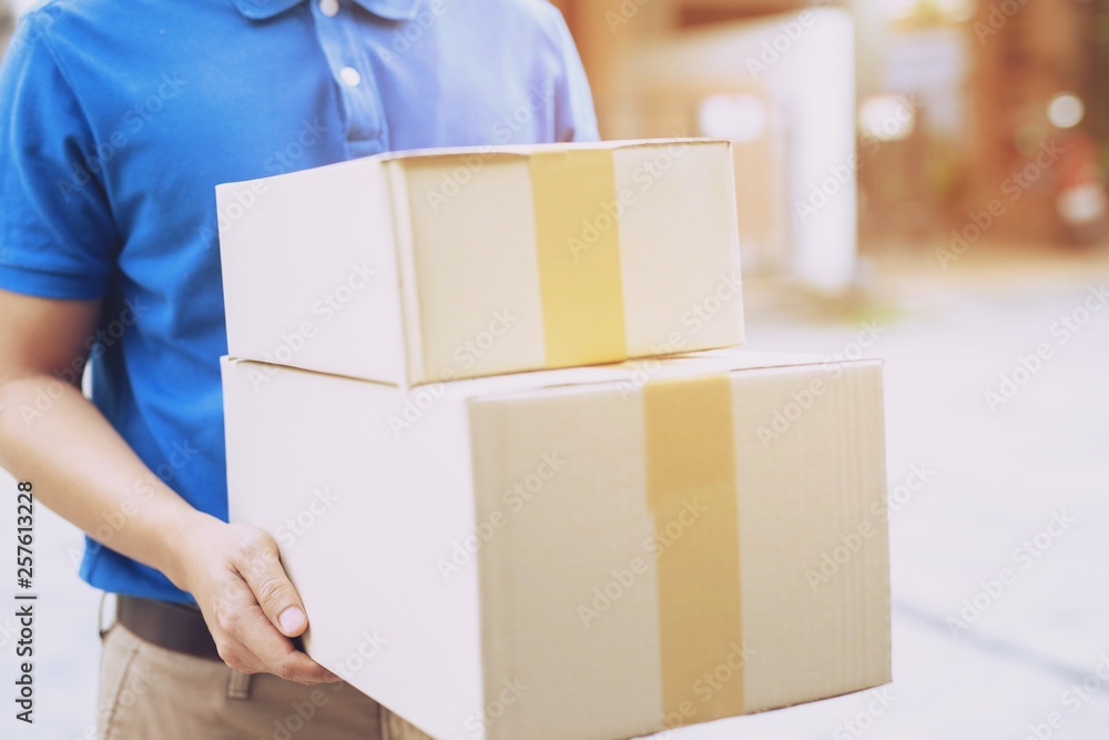 Fotografia do Stock: parcel delivery man of a package through a service ...