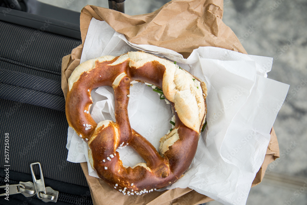 Deutsche Schnittlauchbrezel Brezel mit Schnittlauch, Butter und ...