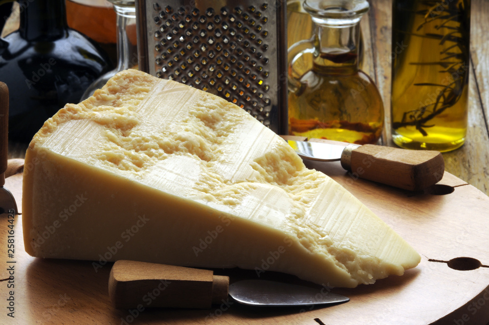 Grana padano Parmigiano reggiano Cucina italiana Italienische Küche ...