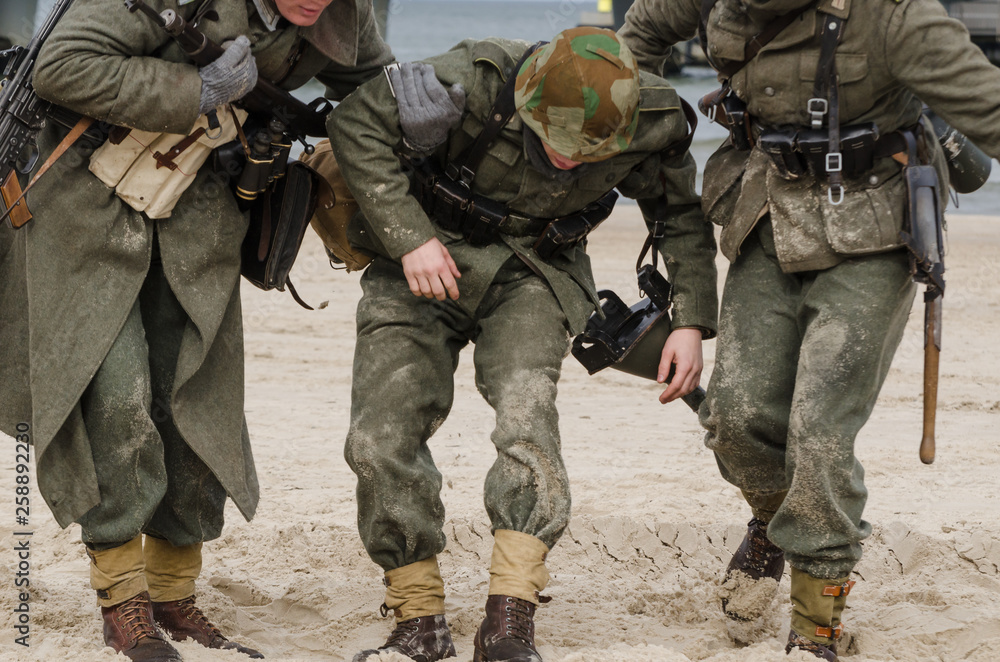 INJURED GERMAN SOLDIER - Staging the battle of the Second World War ...
