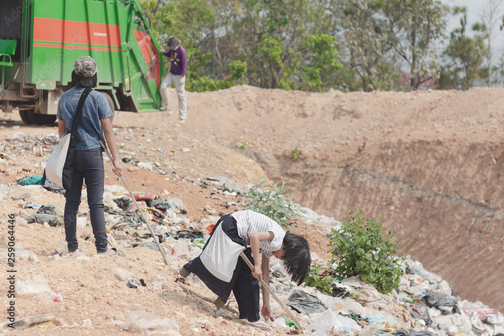Stop garbage disposal. World Environment Day, Poor children collect ...