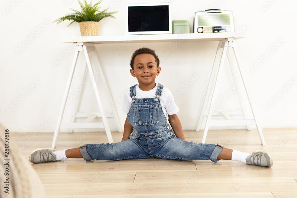 Foto Stock Horizontal shot of active energetic little African American ...