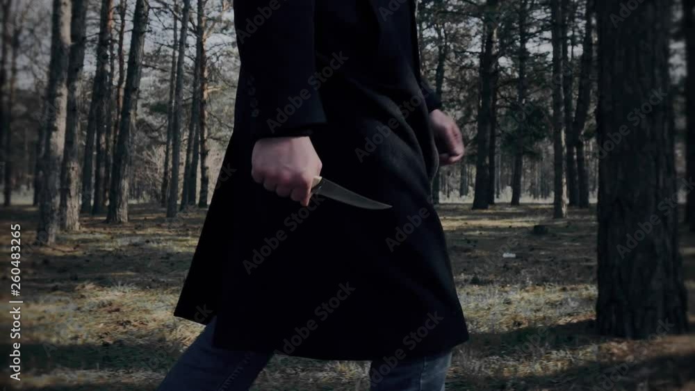 Serial killer goes with sharp knife and looks for victim in woods ...