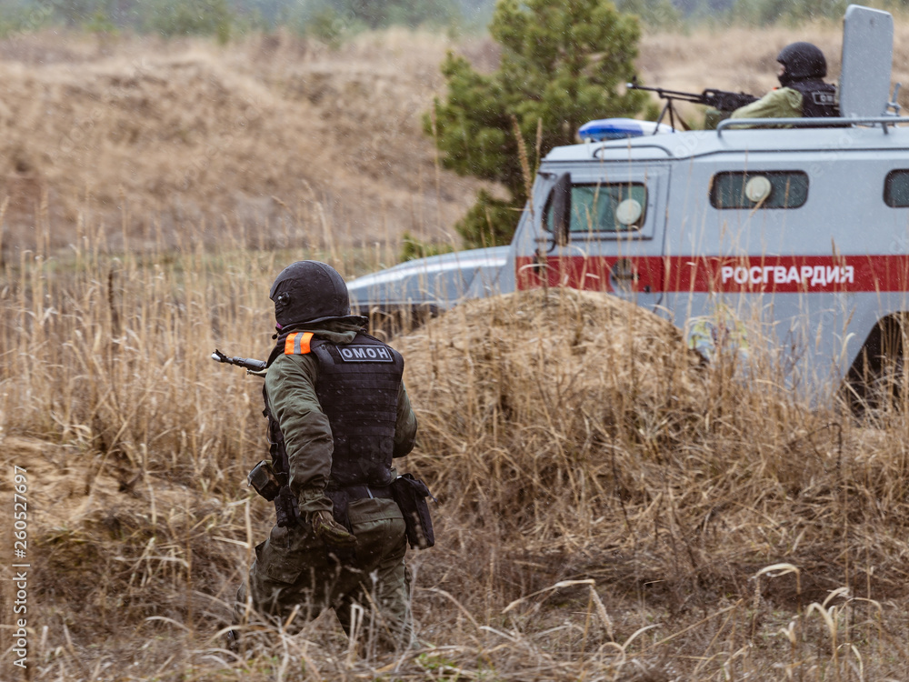 Russian counter-terrorist unit under the cover of armored vehicles ...