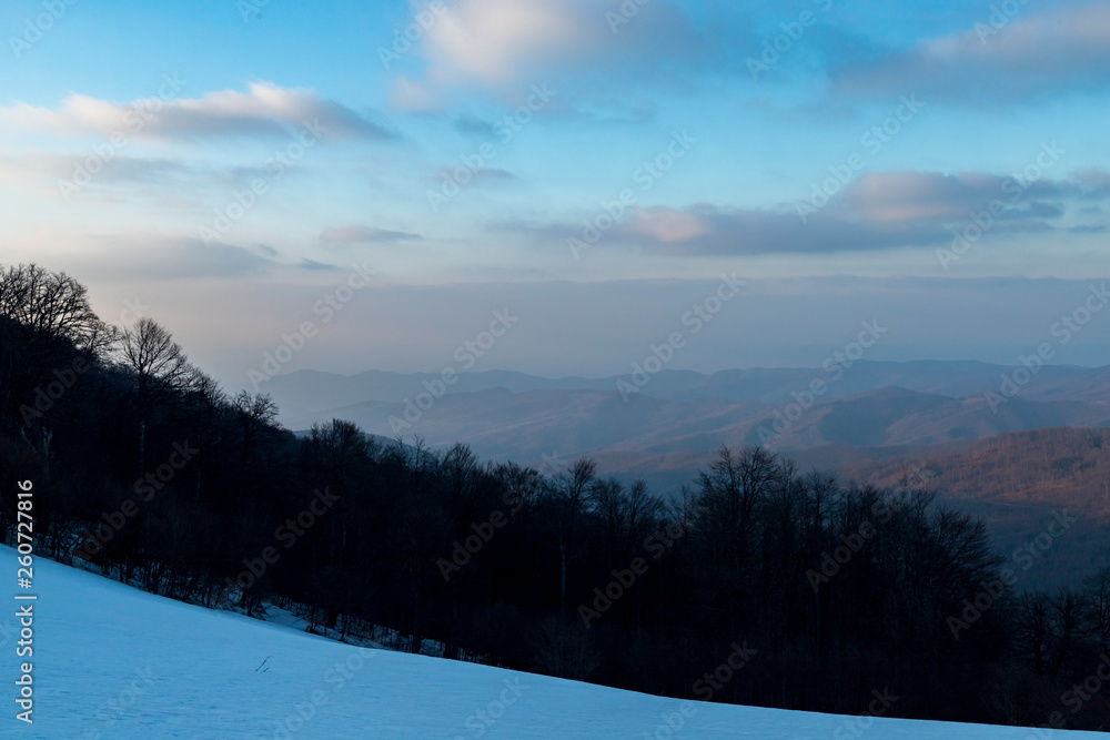 Foto de Popular tourist hut Mazalat - built on the main mountain ridge ...