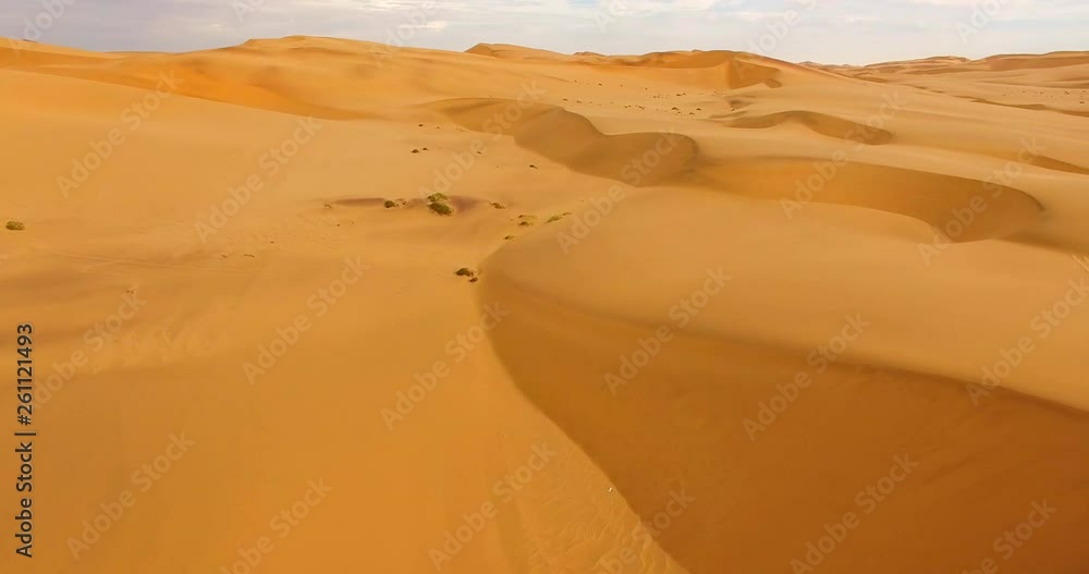 NAMIB-NAUKLUFT NATIONAL PARK, NAMIBIA. Top view over an isolated, awe ...