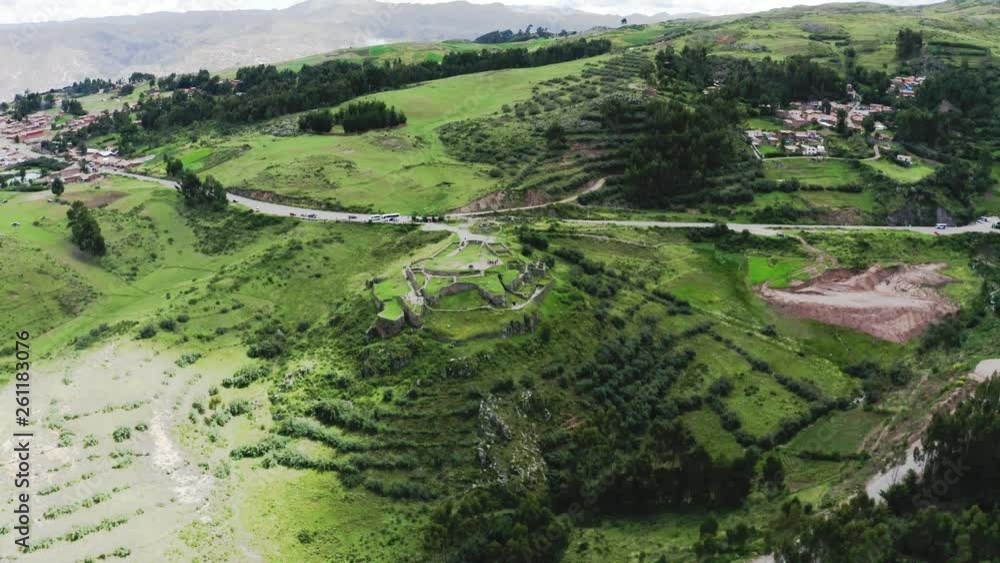 Vidéo Stock Scenic aerial view of the Puka Pukara an archeaological ...