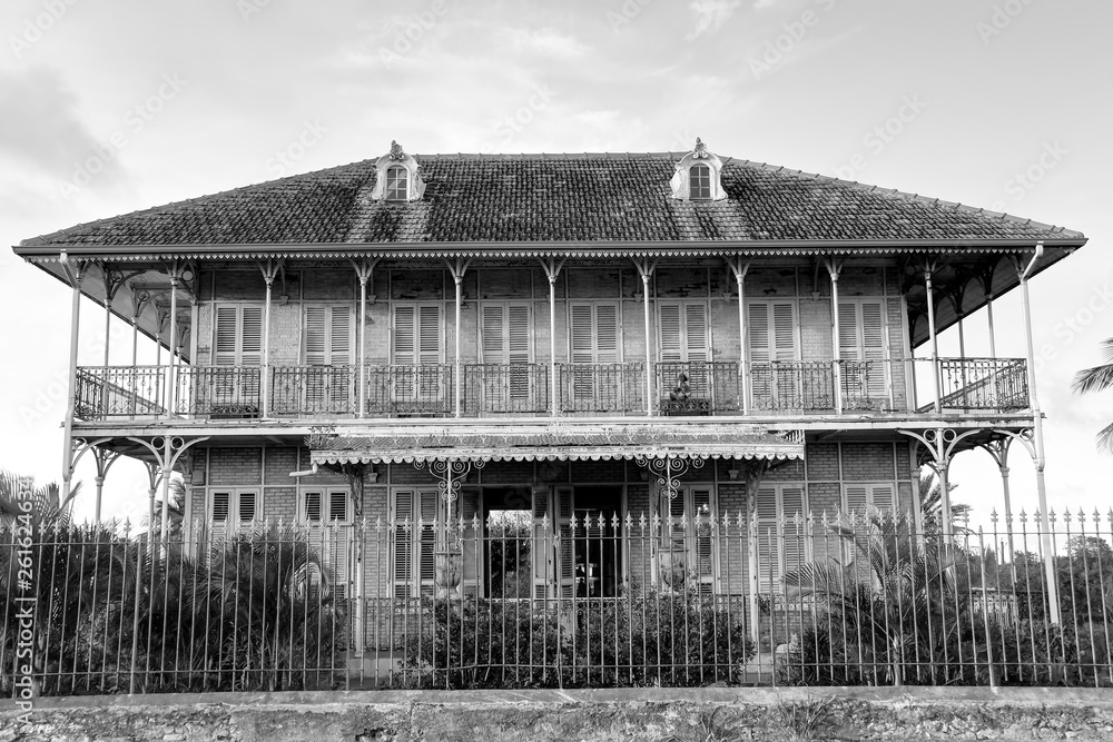 Maison coloniale Hantée Zévallos à Le Mouile en Guadeloupe Stock Photo ...