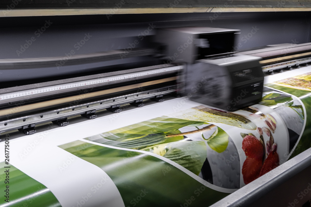 Large format digital printing machine and moving print head Stock Photo ...