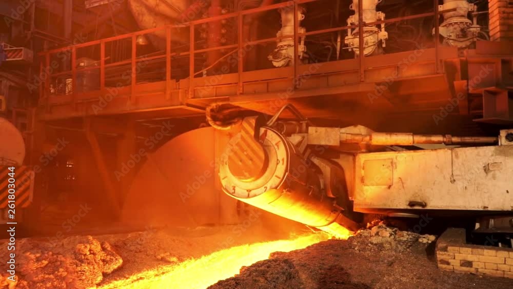 Vidéo Stock Side view of melting steel furnace big moving element in ...