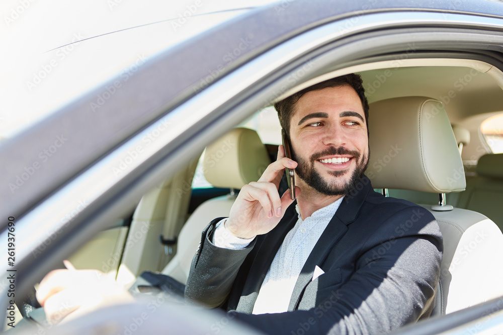 Geschäftsmann telefoniert beim Autofahren Stock Photo | Adobe Stock