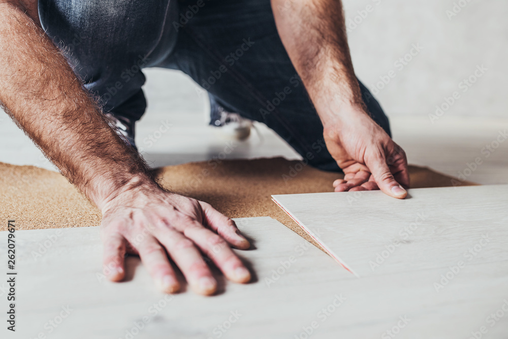 Learn to install laminate - a floating floor device - mounting ...