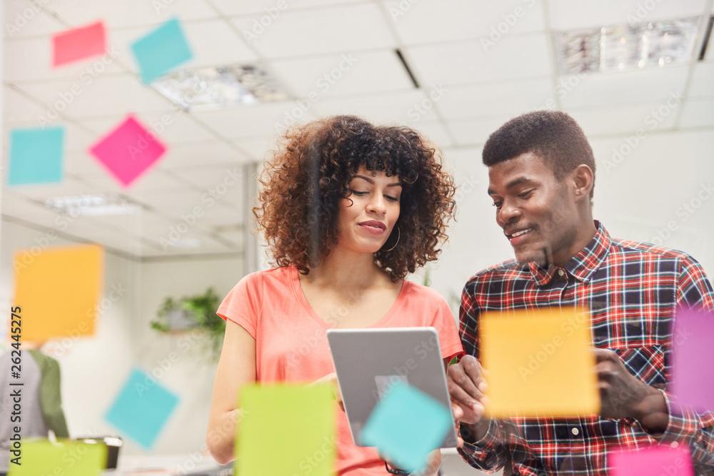 Zwei Freelancer als Software Entwickler Team Stock Photo | Adobe Stock