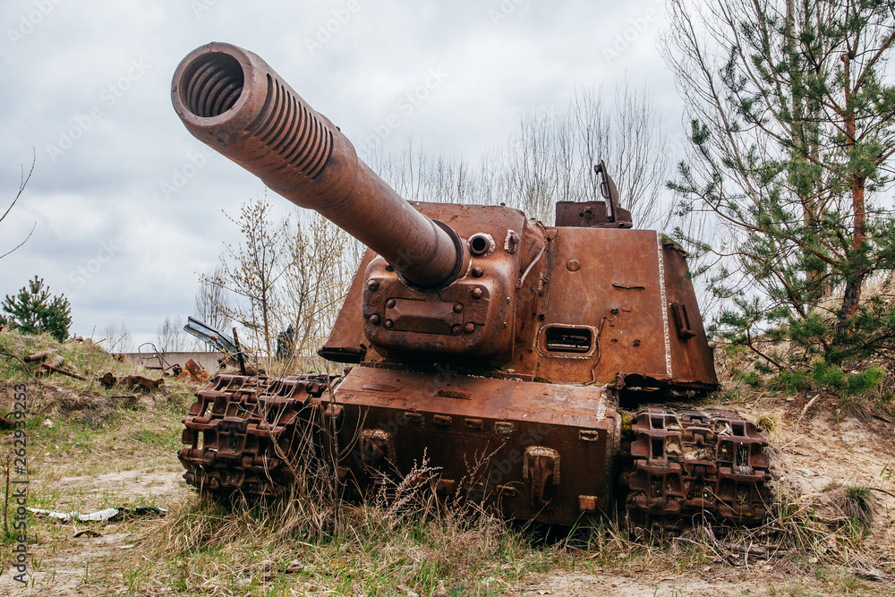 Abandoned Russian self propelled gun in Chernobyl Exclusion Zone ...
